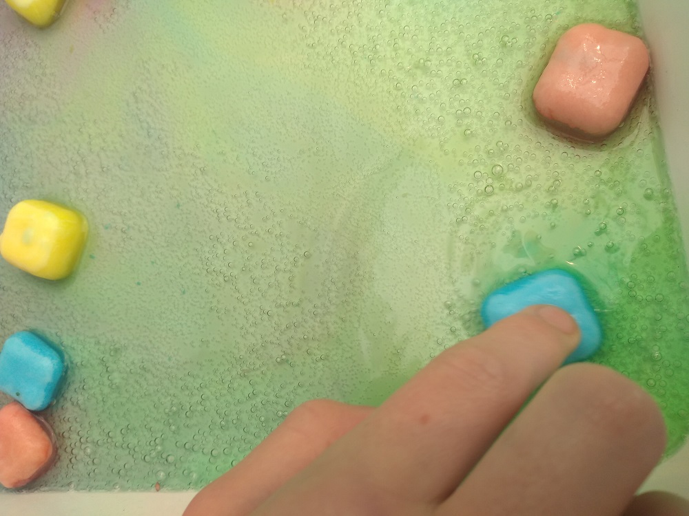 Fizzy ice cubes science experiment | Devon Science