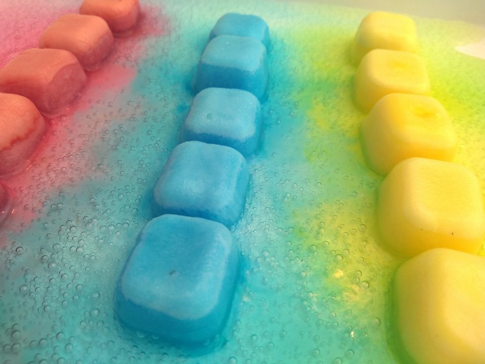 Fizzy ice cubes science experiment | Devon Science
