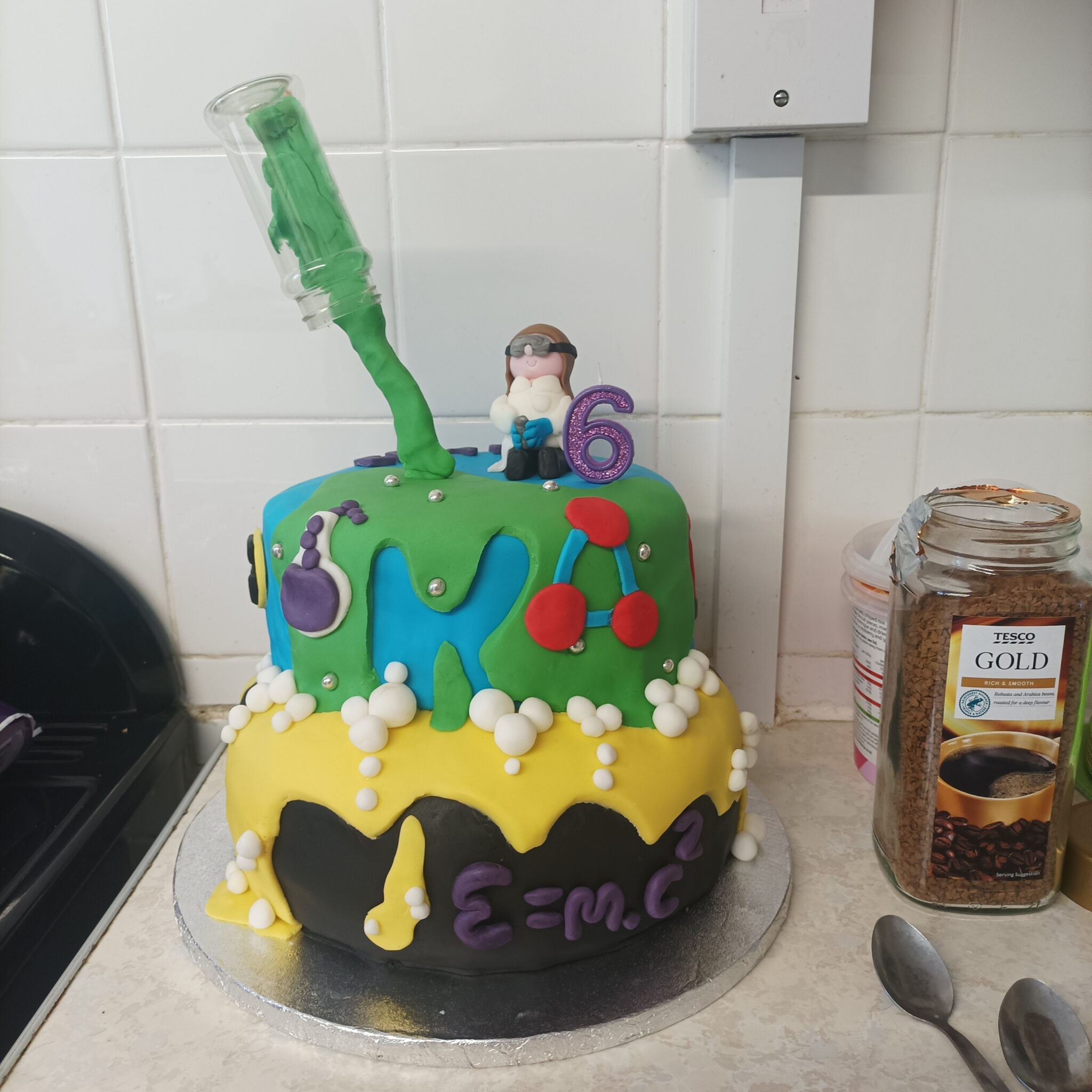 Science Cakes for Your Child’s Science Party | Devon Science